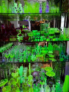 The radiant history of uranium glass – Ángel Rafael Vázquez-Concepción